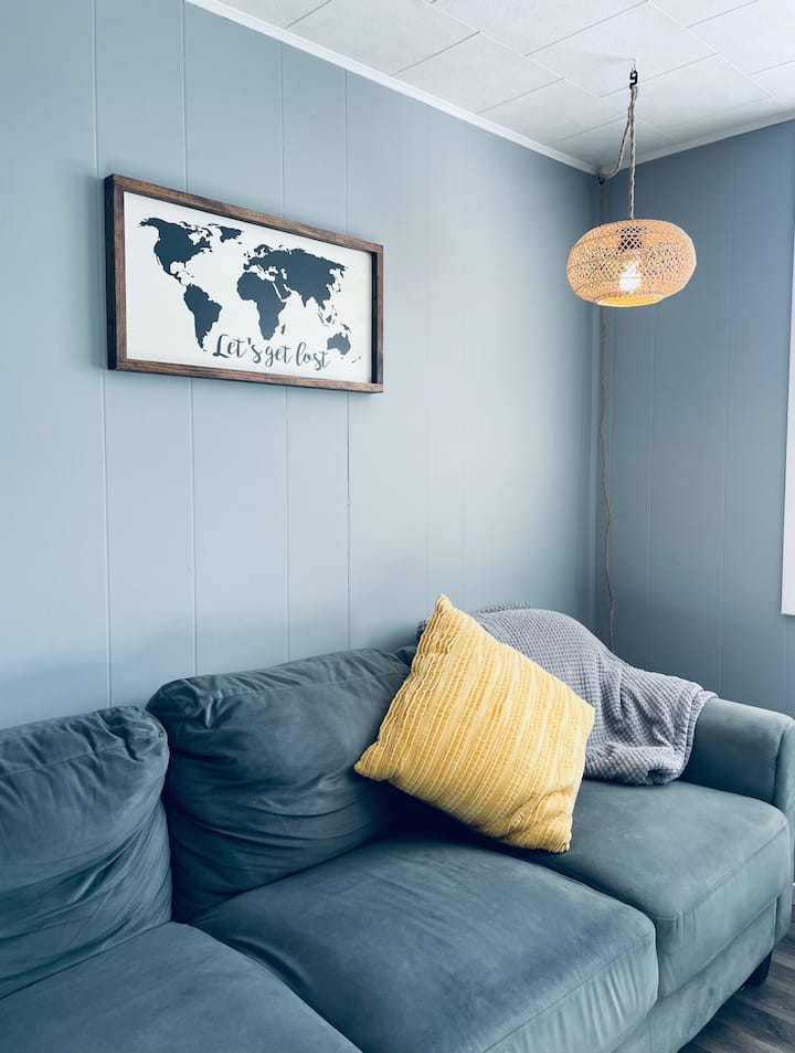 Walk To Local Spots, Stocked Amenities, Fire Pit - Bremen, IN