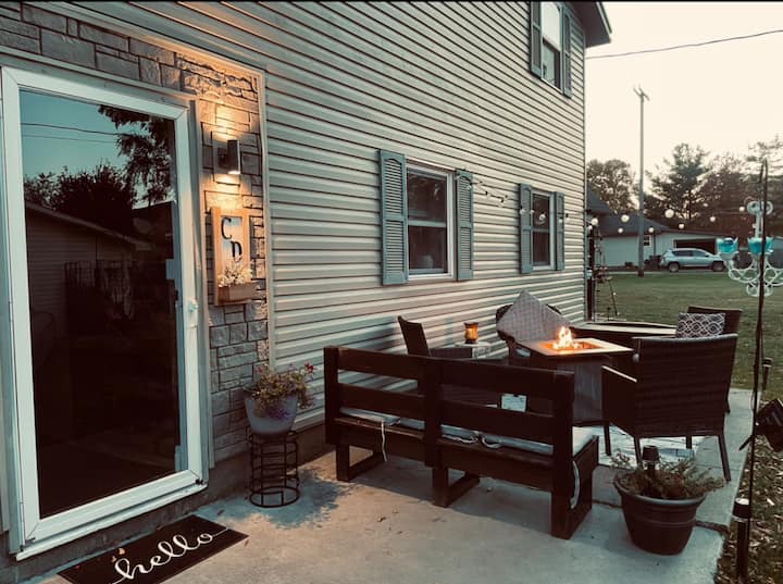 Stay Awhile | Cozy Spot With Firepit - Bremen, IN