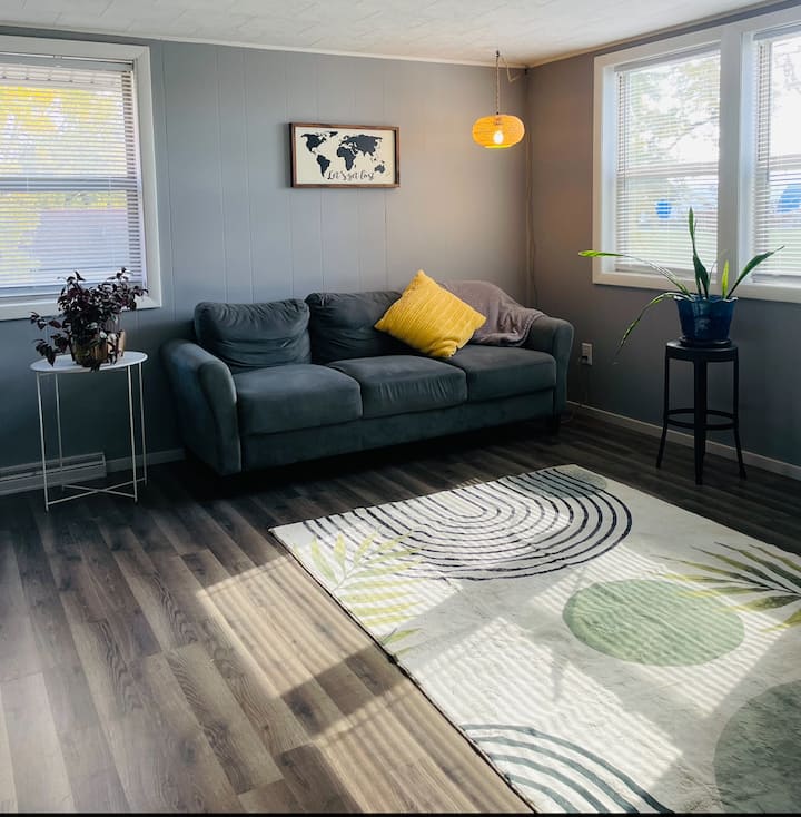 Charming Stay | Safe & Welcoming, Walk To Town - Bremen, IN