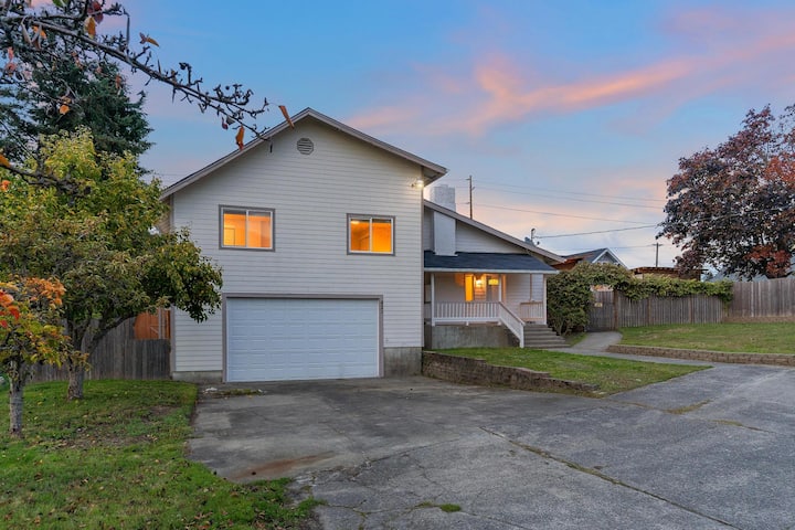 6bd/3ba (Sleeps 13) Gameroom Ac Deck Firepit & Bbq - Tacoma, WA