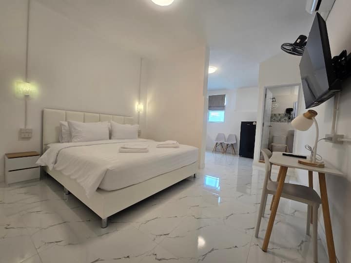 5 Mins 2 Shopping Mall Theoasisinn4 Soi Hua Hin 94 - Hua Hin