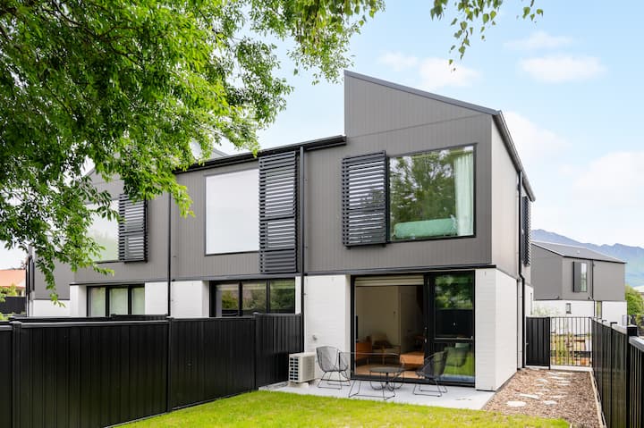 Relax, You're On Holiday.  Enjoy Beautiful Wānaka! - Wanaka