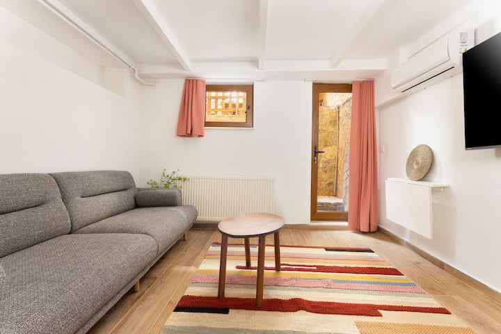 Renovated 1+1 Flat Wh Queen Bed - Beyoğlu