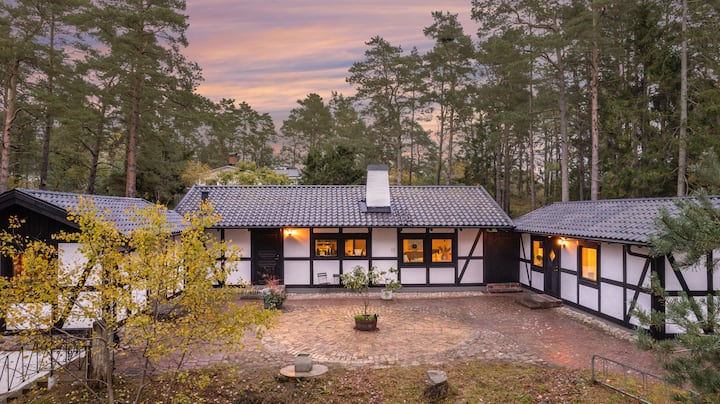 Coastal Forest Hideaway Cottage - Åhus
