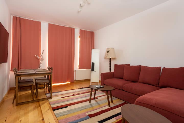 Renovated 1+1 Flat Wh Queen And Sofa Bed - Şişli