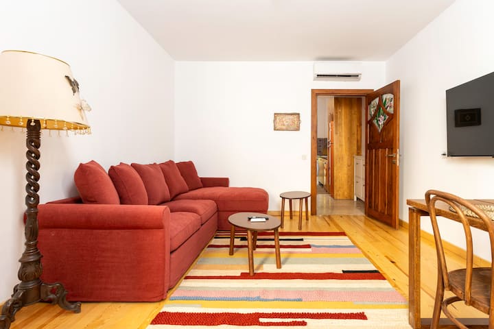 Renovated 1+1 Flat Wh Queen And Sofa Bed - Şişli