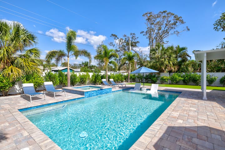 Resort Style Beach House W/ Heated Pool & Spa - Sarasota, FL