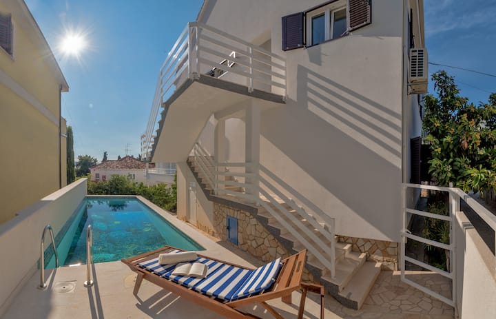 Spacius Duplex With Sea View, Pool And Jacuzzi - Trogir