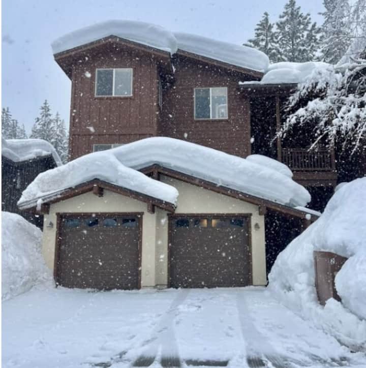 Cozy Mountain Retreat Near Mountains - Truckee, CA