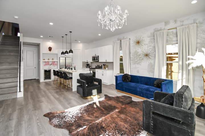 *Brand New* Near Med Center - 10 Min To Downtown - Houston, TX