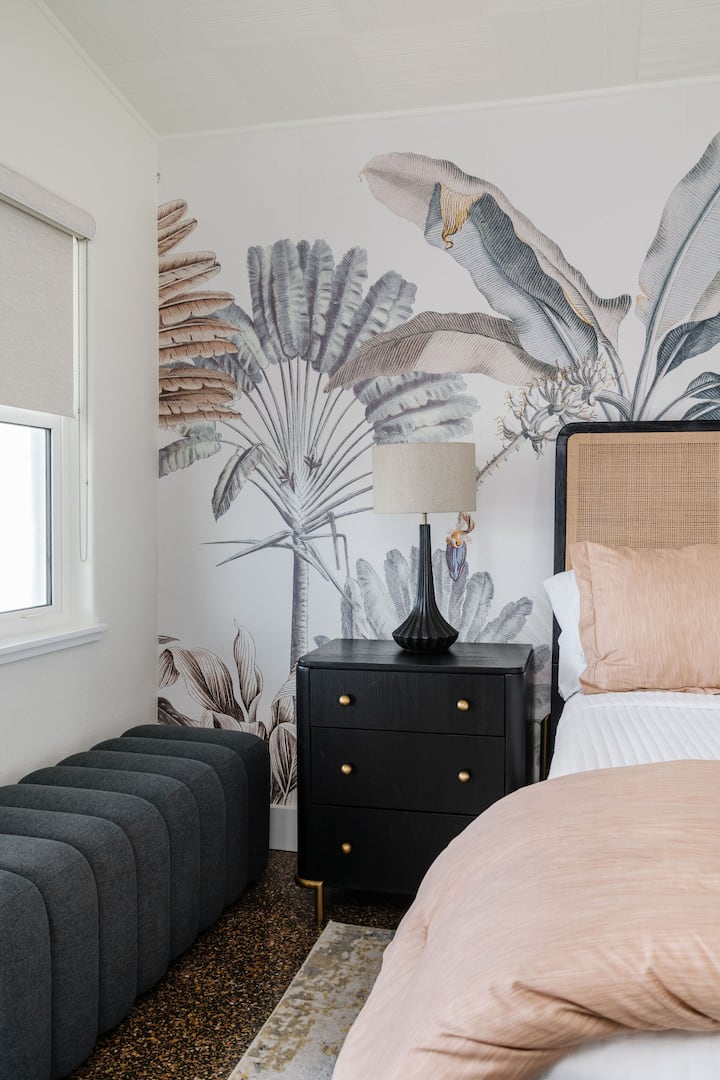 The Vilano Room - Queen - Walk To Vilano Beach - St. Augustine, FL