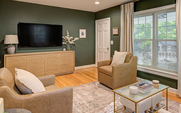 Modern 2br Apt | Peaceful  Porch | Walk To Wfbh - Winston-Salem, NC