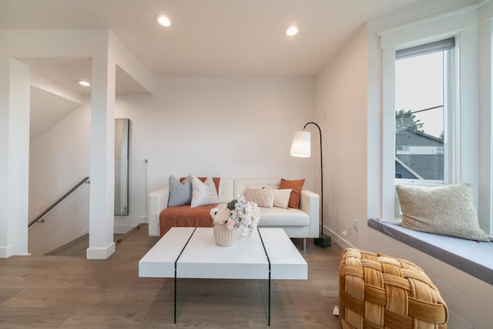 Contemporary 3b 1.5b Retreat In Prime Central Spot - Eastlake - Seattle
