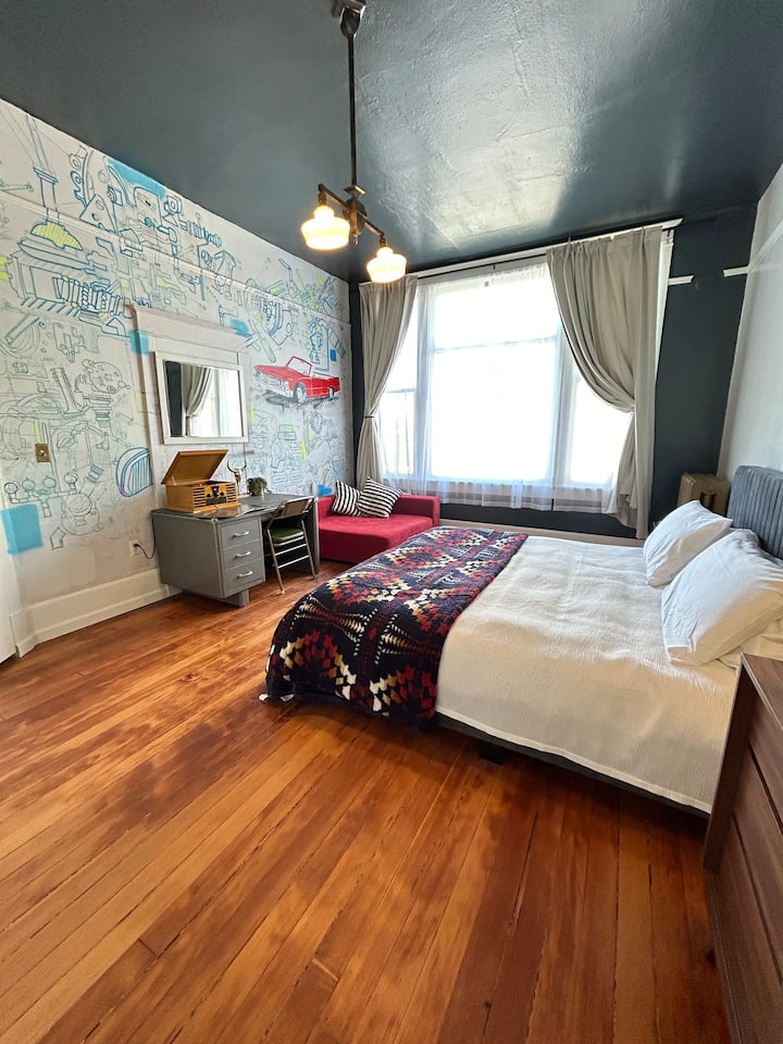 Premium King Room W/common Bath - Ashland, OR