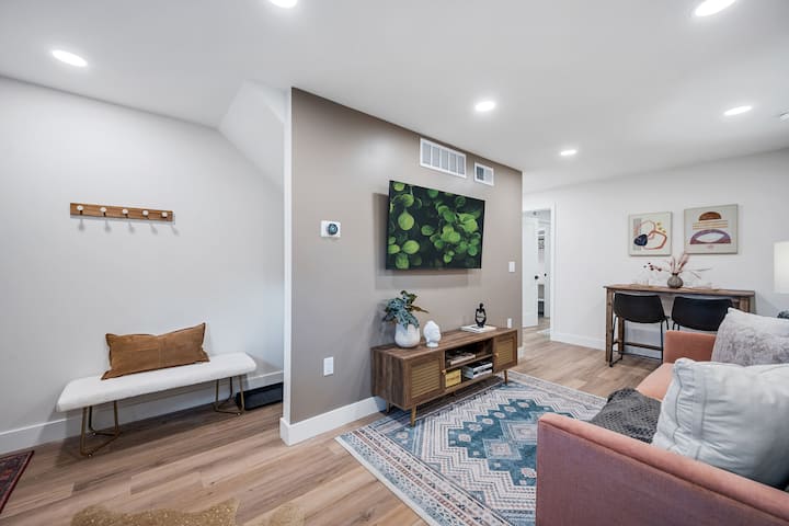 Modern Western Garden Level Apt – Newly Renovated! - Sunnyside - Denver