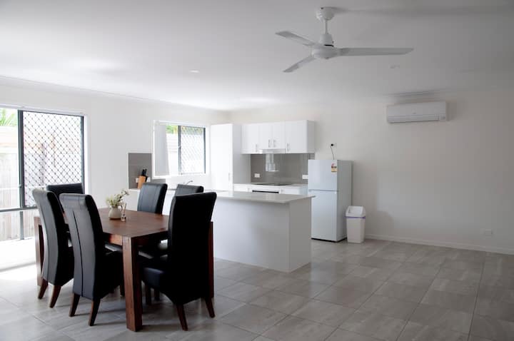 Spacious 3 Bedroom Unit In Loganlea - Springwood