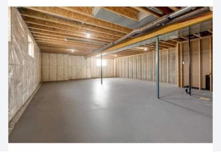 Spacious Basement:contentcreate - Innisfail