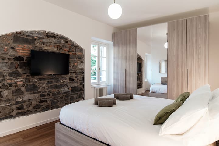 Sunflower By "The House Of Travelers" - Como