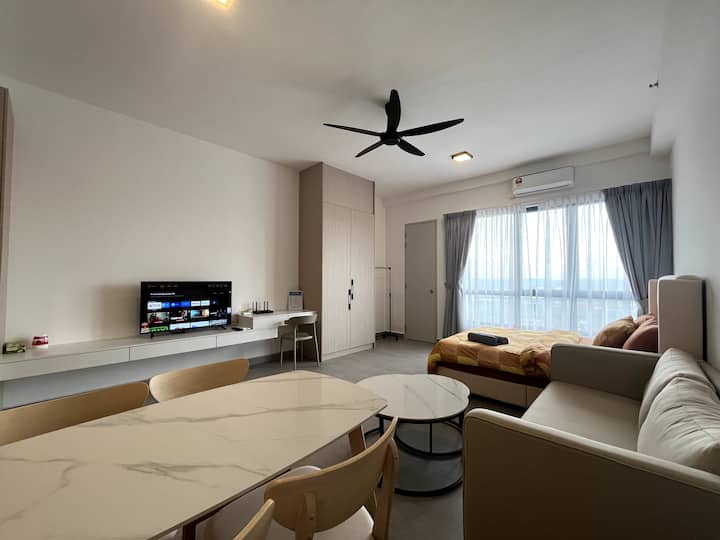 Mika Homes @ Forum (Wifi, Smart Tv And 1 Carpark) - Setia Alam