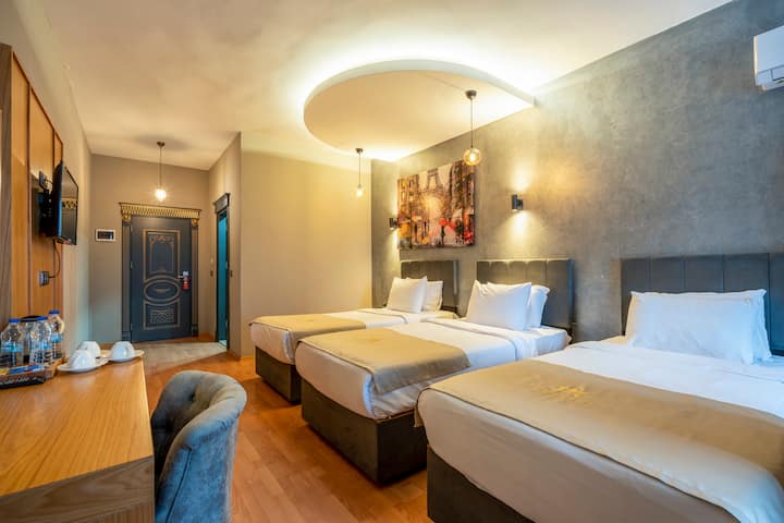 Üç Kişilik Ayrı Yataklı Oda / Monezza Otel - Sahil