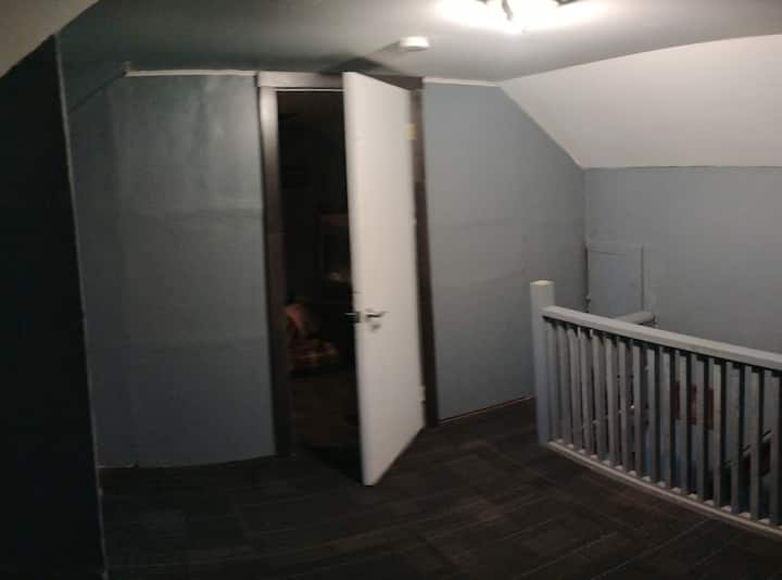Clean Comfortable Room - Kalamazoo, MI