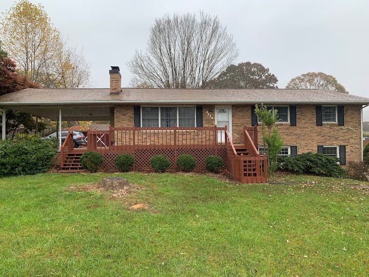 Quaint 3-bedroom Beauty - Warriors' Path State Park, Kingsport