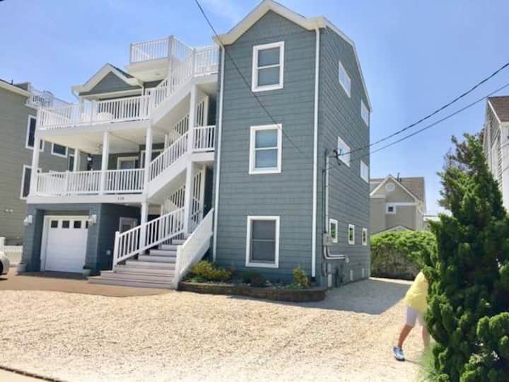 Upscale 2 Br, Unit 1 Steps2beach Duplex - Beach Haven, NJ