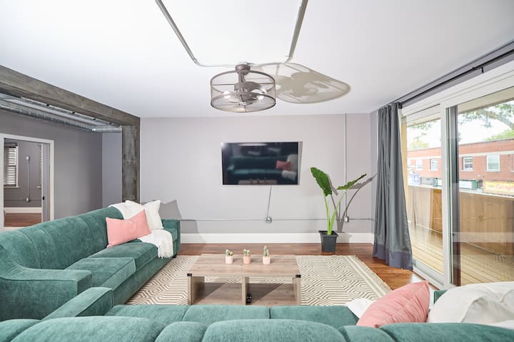 Stylish Escape By The Falls 6-8 - Fallsview Indoor Waterpark