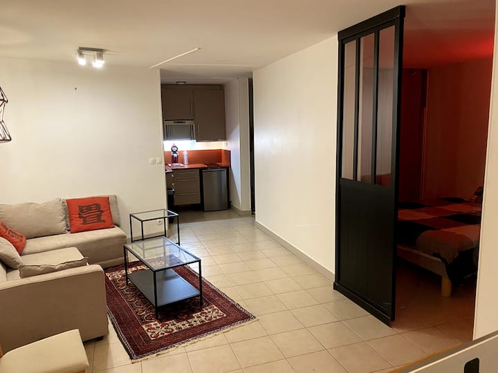 Metro & Commerces Au Pied De L'immeuble - Boulogne-Billancourt