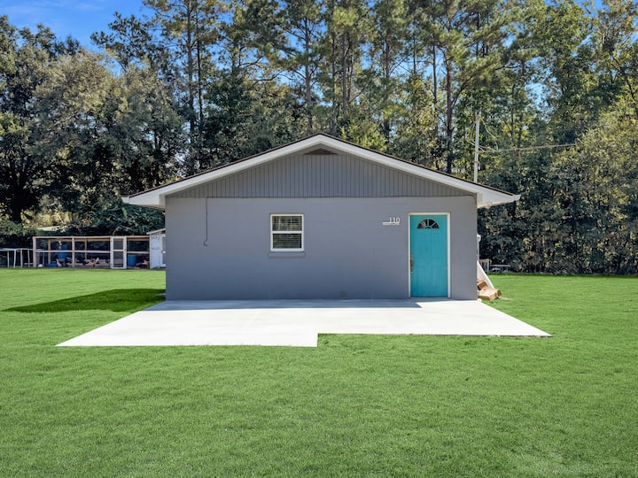 Cozy Farmhouse Retreat In Town - Summerville