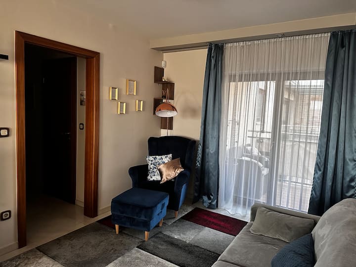 M18 - Egy Lépés A Történelmi Belváros/free Parking - Pécs