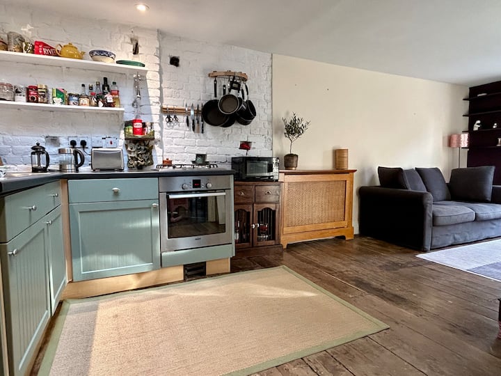 Charming 1bedroom Flat In London - London