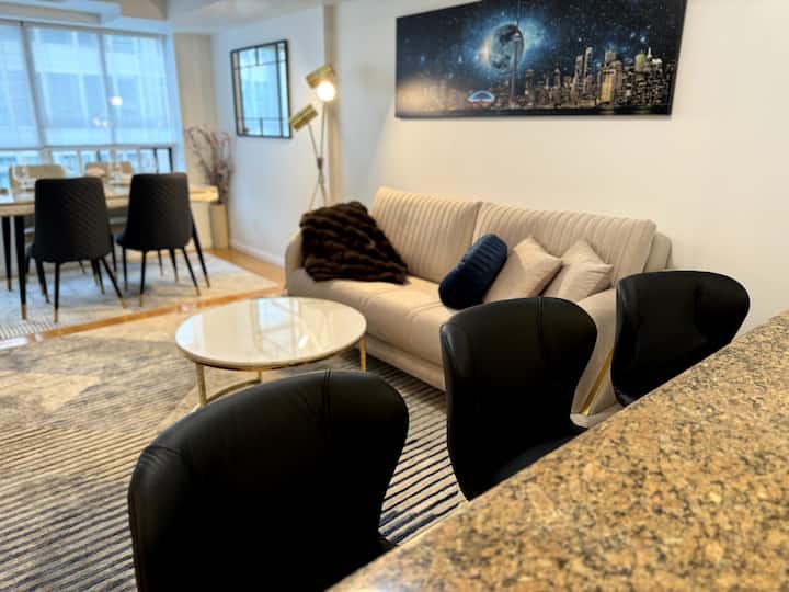Heart Of Downtown Toronto Suite: Prime Location - Toronto