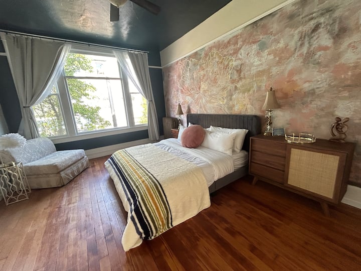 Premium King Room W/private Bath - Ashland, OR