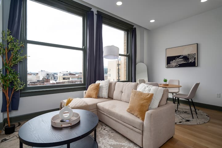 Gorgeous Highrise Views In Bham L Gym & Rooftop! - Birmingham, AL