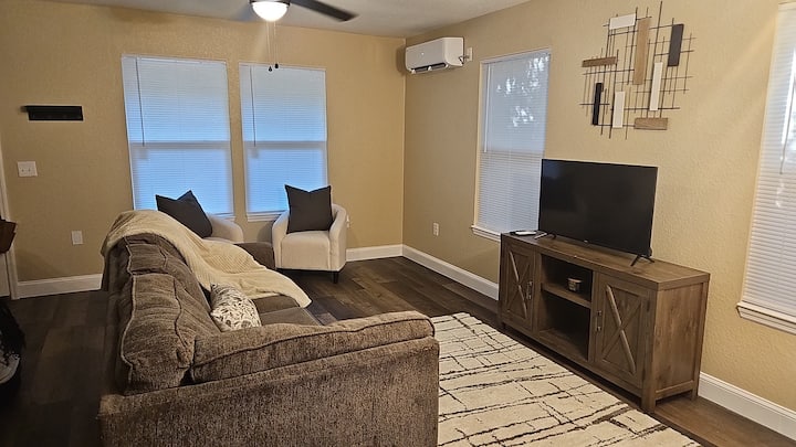 Posh 1 Bed/1 Bath Unit! - Gainesville, FL