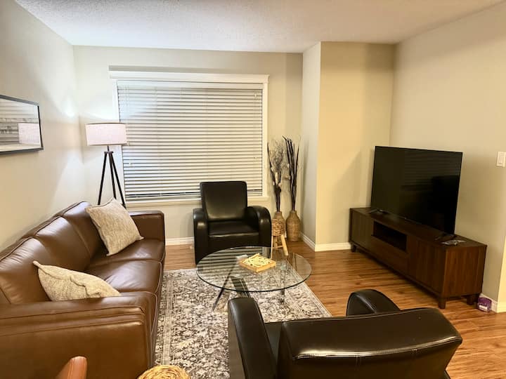 Modern 3 Bedroom Retreat
Msasa Lane - Red Deer