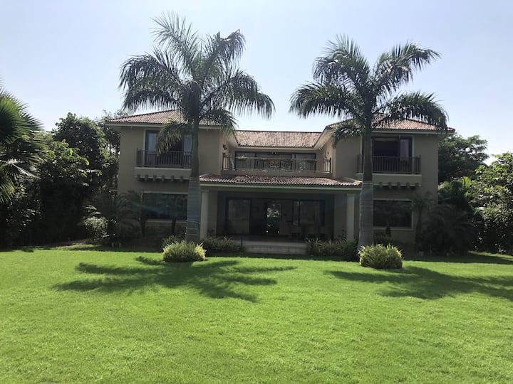 Cozy 3-bedroom Villa - Sanand