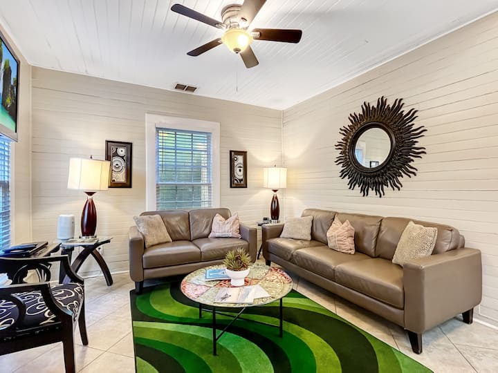 Perfect Downtown Getaway- Walk To Top Attractions - Savannah, GA