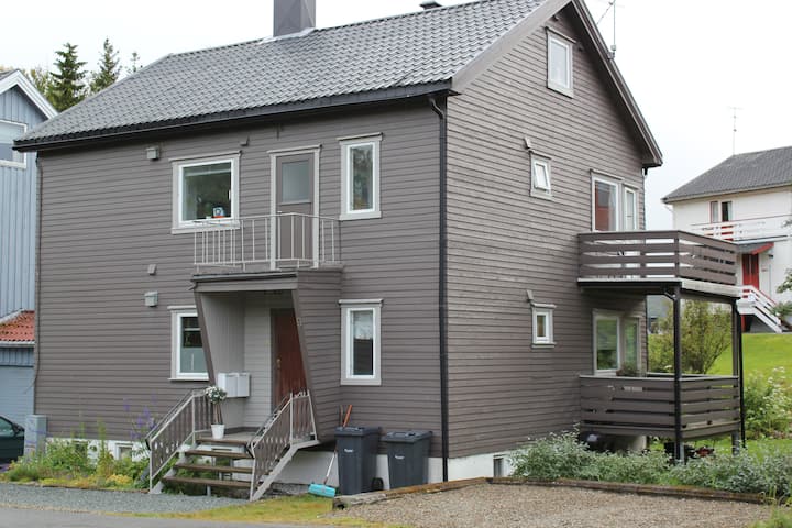 Close To City Center, 900 M, 2 Bedr. 2. Floor - Tromsø