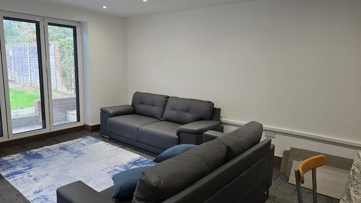 3 Bedrooms Near Kilburn Station - London