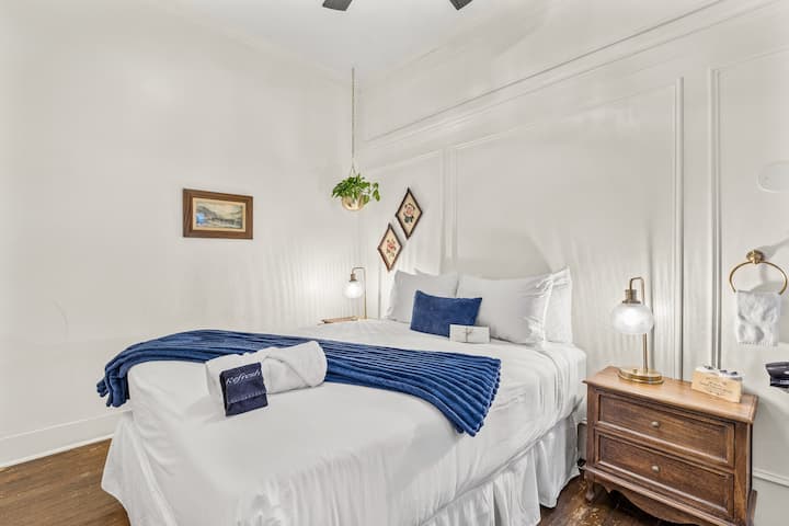 Room 4 In Az's Oldest Hotel! - Williams, AZ