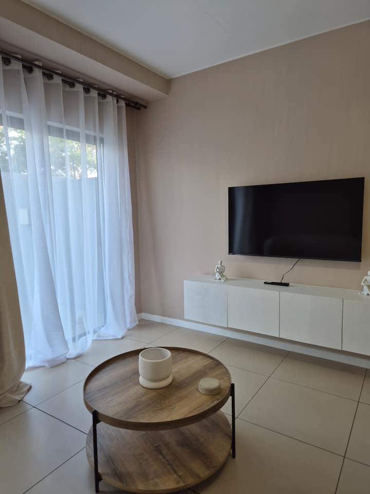 Elegance & Comfort Sandton - With Aircon And Braai - South Africa