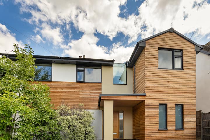 4 Bedroom Modern Home With Parking - イギリス ギルフォード