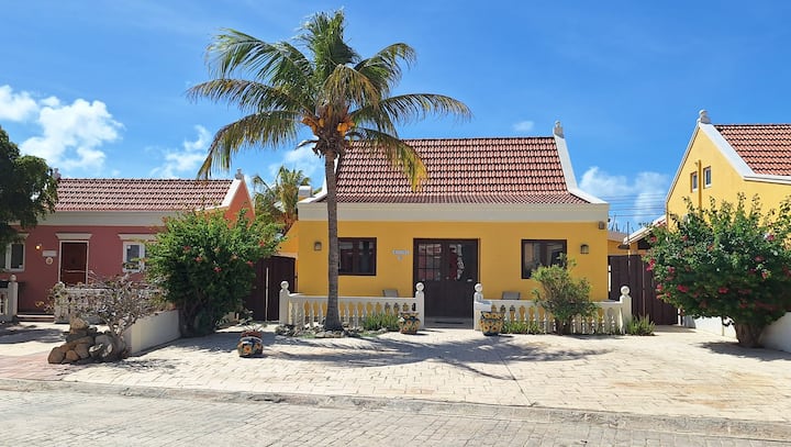 Miss Tee's Kunuku - Aruba