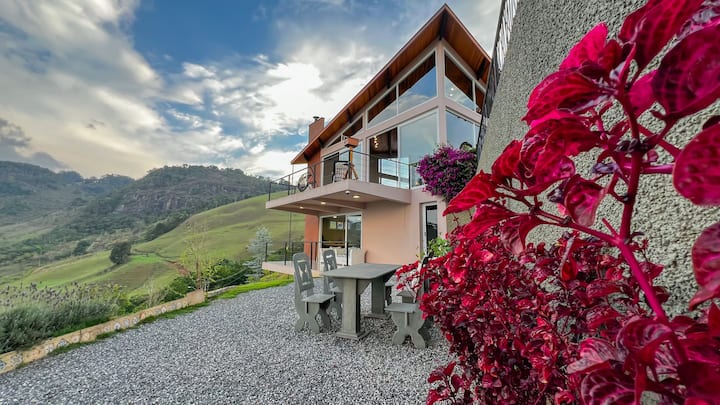 Casa Em Gonçalves, 1km Do Centro - ブラジル