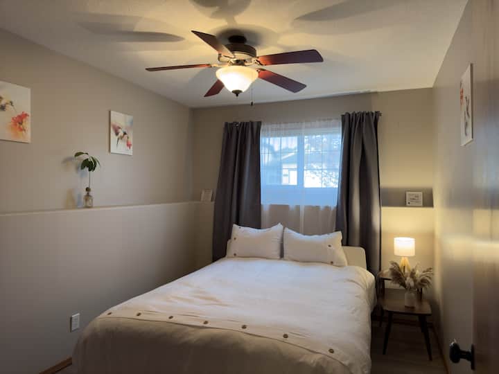 Cozy 2bed Guest Suite With Separate Entry - Red Deer
