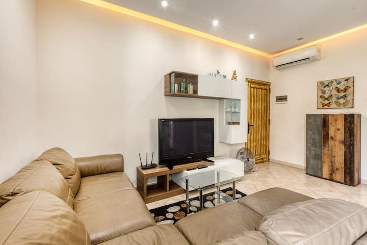 Sliema F2 Centre Apartment Near Balluta Bay - Malte