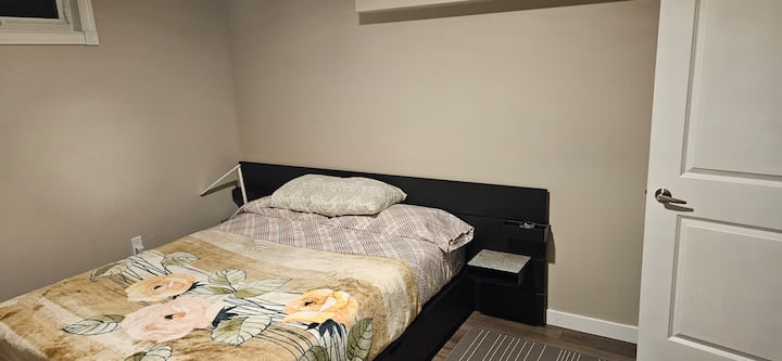 Nice Quiet Peaceful House. - Kanata