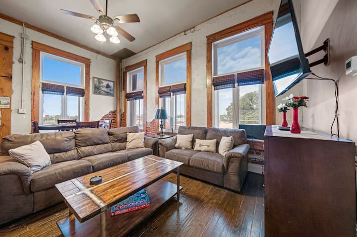 Historical Downtown San Marcos Location! No Pets! - San Marcos, TX